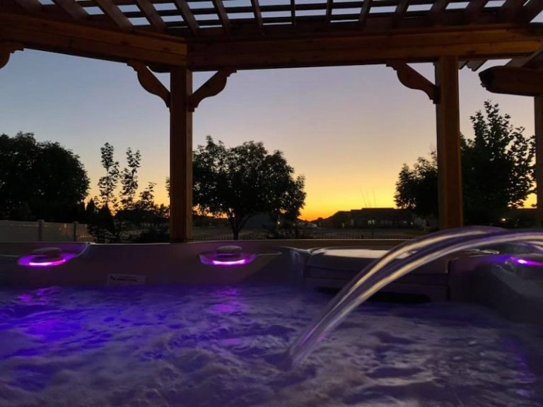 Tips for Finding Private Hot Tubs for Couples | Hot Spring Spas